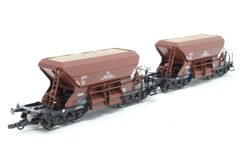 Roco 44128 Pair of Self-Unloading Hopper Wagons of the - Hattons