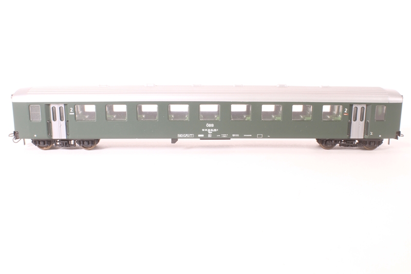 Roco 44203A 4 Axle Second Class Passenger Coach of the OBB