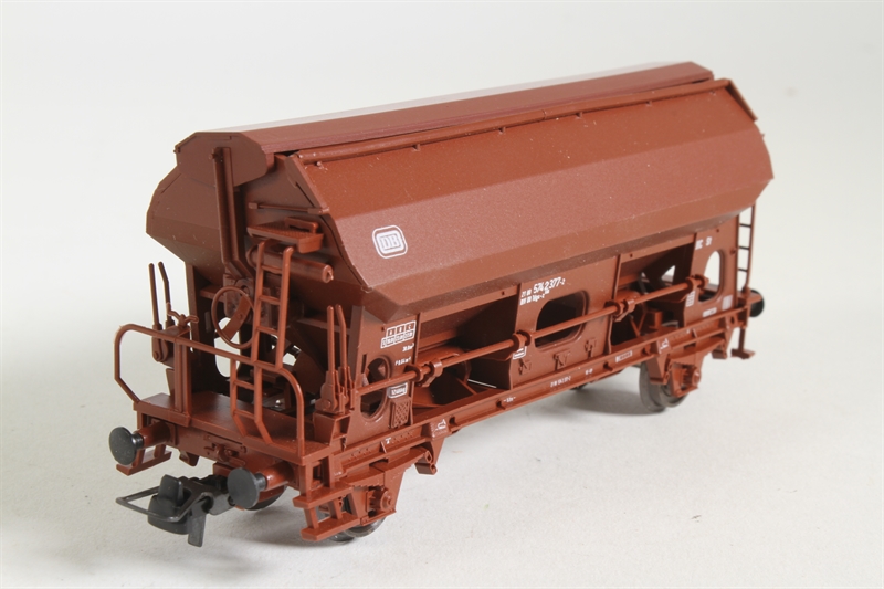 Roco 44341A 4-Wheel Hopper Wagon of the Belgian SNCF