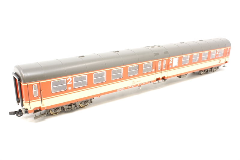 Roco 44427 2nd Class Passenger Coach of the FS