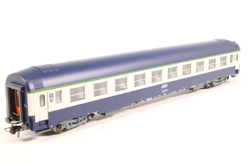 Roco 44602 InterCity 2nd Class Couchette Coach of the SNCF - Hattons