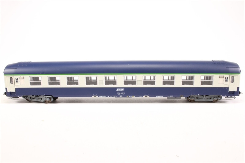 Roco 44602 InterCity 2nd Class Couchette Coach of the SNCF - Hattons