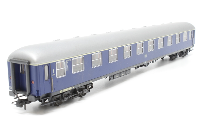 Roco 44741 1st Class Express Coach A4++m-61 of the DB - Hattons