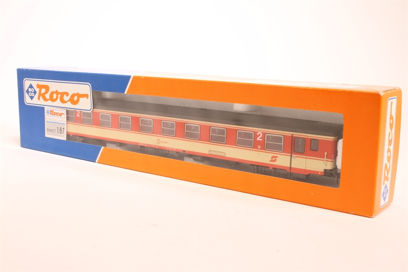 Roco 44850 2nd Class Passenger Coach of the +ûBB - Hattons
