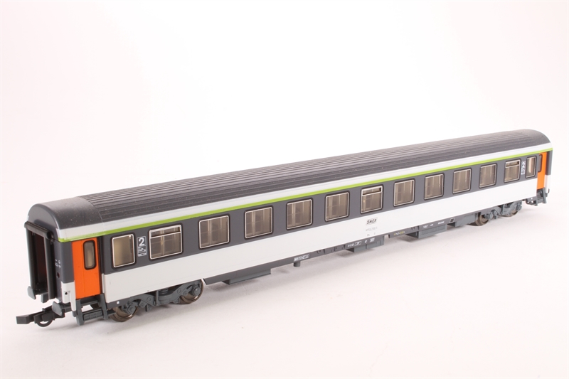 Roco 45111Roco 2nd Class Coach of the French SNCF