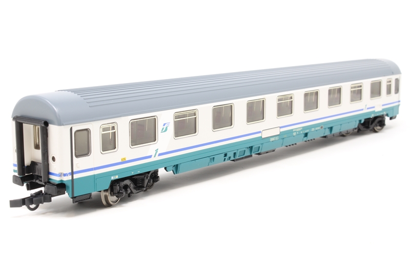 Roco 45218 1st Class Eurofima Passenger Coach of the Italian FS