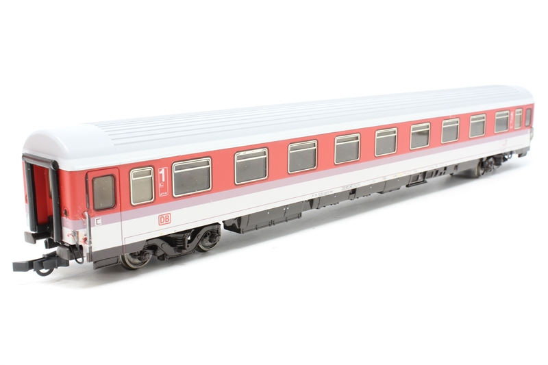 Roco 45256 1st Class IC/EC Compartment Coach, Type Avmz - Hattons