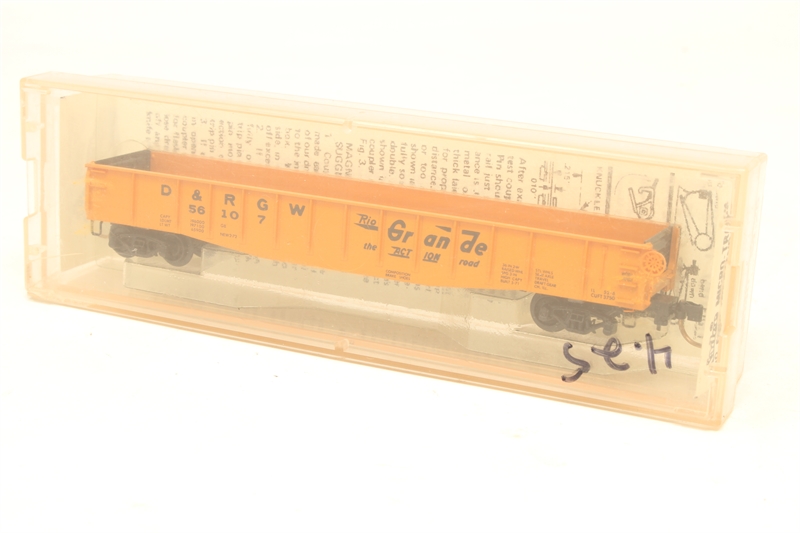 Micro-Trains 46040-56107 50' fishbelly side gondola with side mount brake