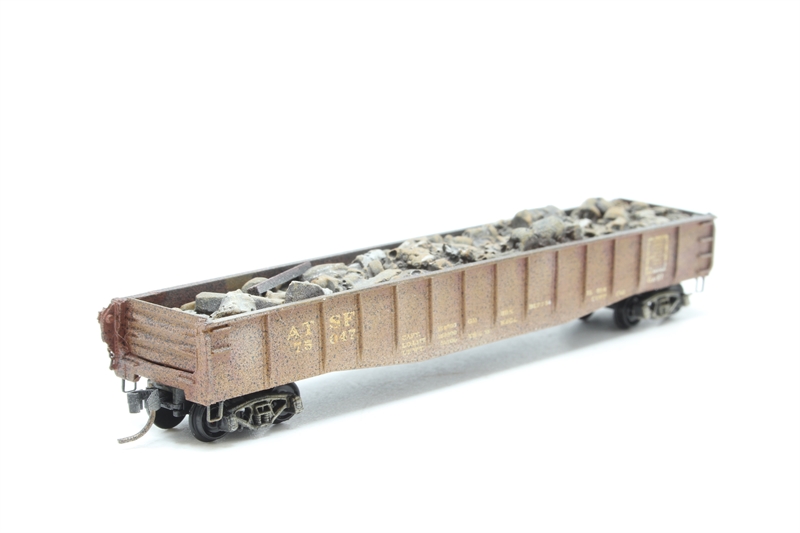 Micro-Trains 46080-75047 50' fishbelly side gondola with side mount brake