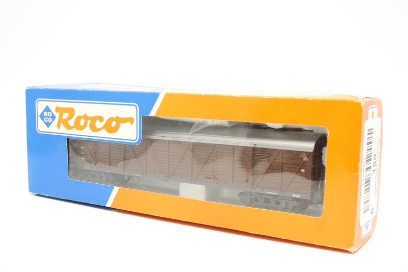 Roco 46231 bogie wagon of the OBB in brown