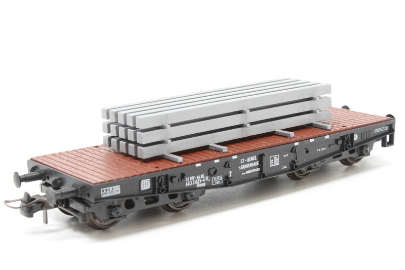 Roco 46384 Bogie flat wagon in black with steel bar load of the NS