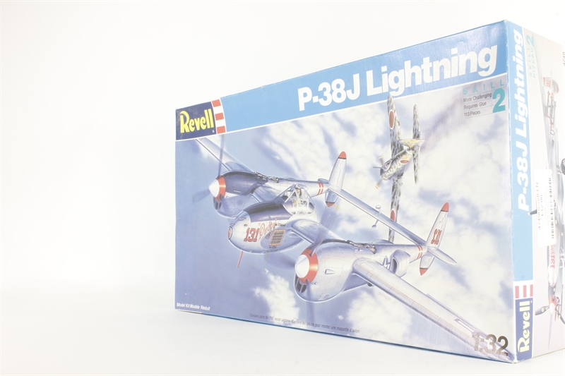 Revell 4749Revell P-38J Lightning