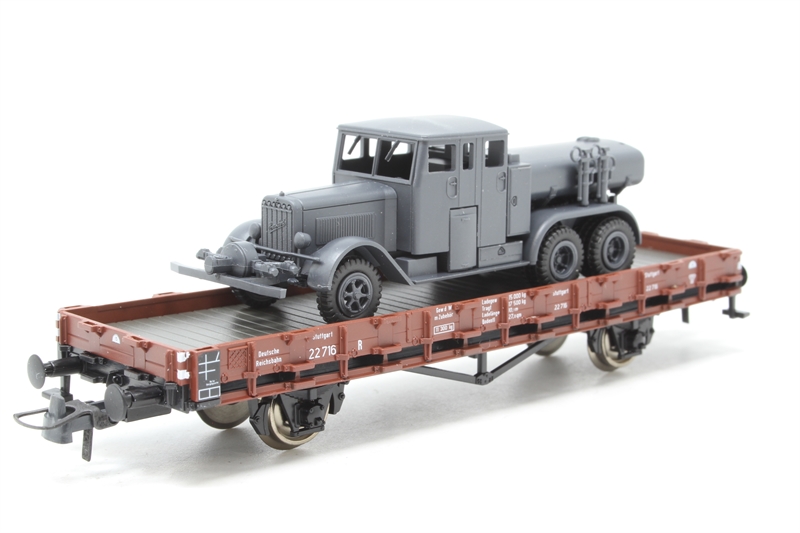 Roco 47729ROC Flat car with truck load of the DRG