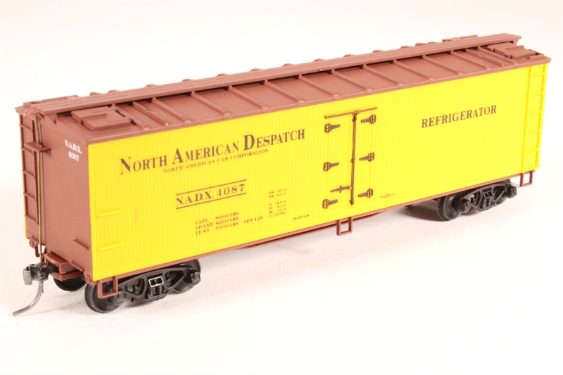 Accurail 4826ACC 40' Wood Reefer 'North American Despatch' - Hattons