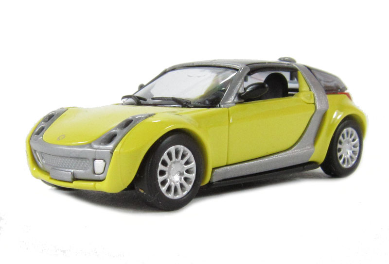 Busch 49350BUS Smart Roadster Cabrio in lime & silver HO scale