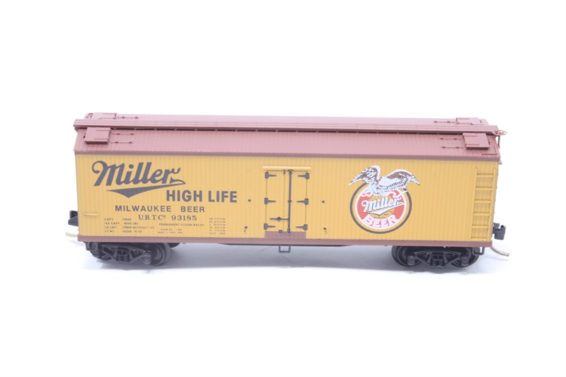 Micro-Trains 49410-93187 40' wood sheathed vertical brake wheel reefer of