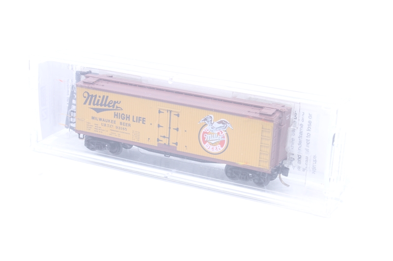Micro-Trains 49410-93187 40' wood sheathed vertical brake wheel reefer of