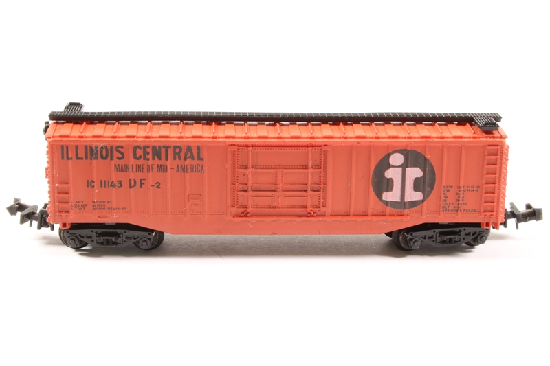 Lima 495Lima 50' steel boxcar of the Illinois Central - red 11143