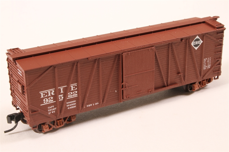 Atlas 50001252 40' single wood sheath boxcar of the Erie - box car red