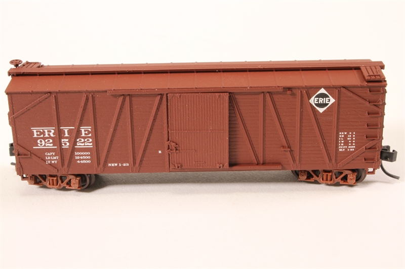 Atlas 50001252 40' single wood sheath boxcar of the Erie - box car red