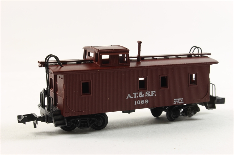Micro-Trains 50040-1205 34' slant side cupola wood sheathed caboose of