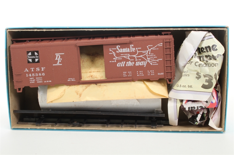Athearn 5015ATH 40' single door boxcar of the Santa Fe 145386