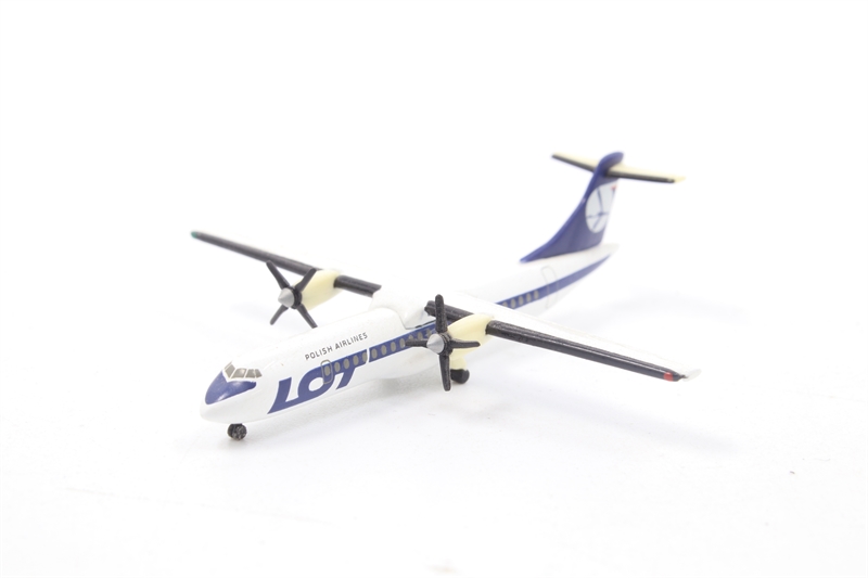 Herpa 508001HRA ATR-72-202 LOT Polish Airlines 1990s colours with Scaled