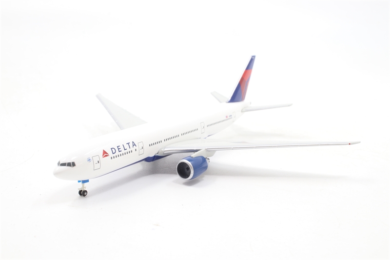 Herpa 515313 Boeing B777-232LR Delta Air Lines N701DN 2007 - Hattons