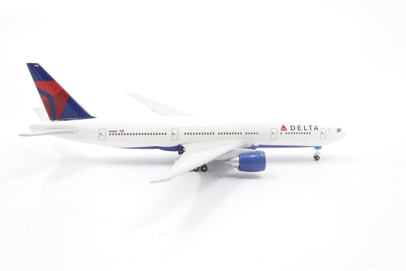 Herpa 515313 Boeing B777-232LR Delta Air Lines N701DN 2007 - Hattons