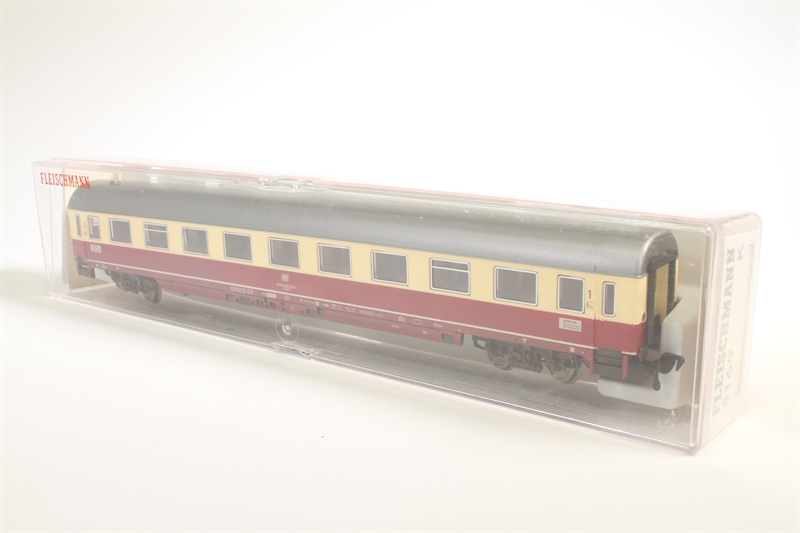 Fleischmann 5169 1st class passenger coach in red and - Hattons