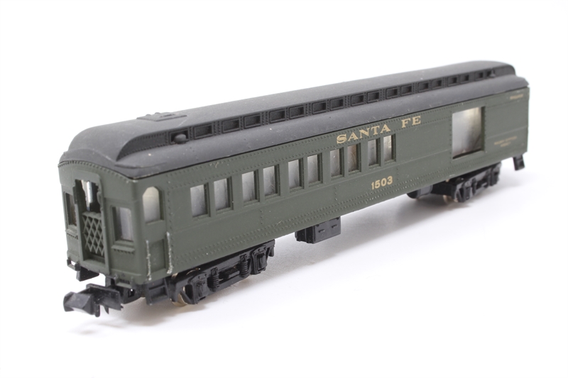 Bachmann USA 53-1041-02 65' heavyweight coach of the Santa Fe - green