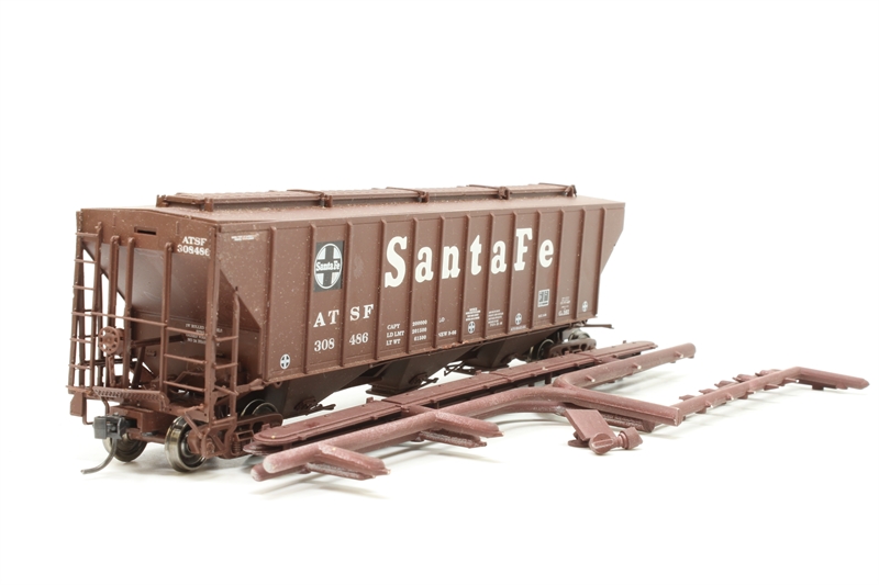Athearn 5301ATH 3-Bay Covered Hopper of the Santa Fe Railroad