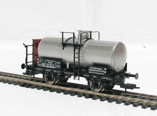 Fleischmann 5437 Tank wagon with brakesman cabin of the - Hattons