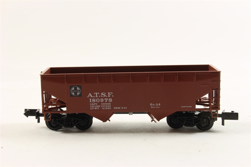 Micro-Trains 55011 33' twin bay hopper, offset sides of the Atchison,