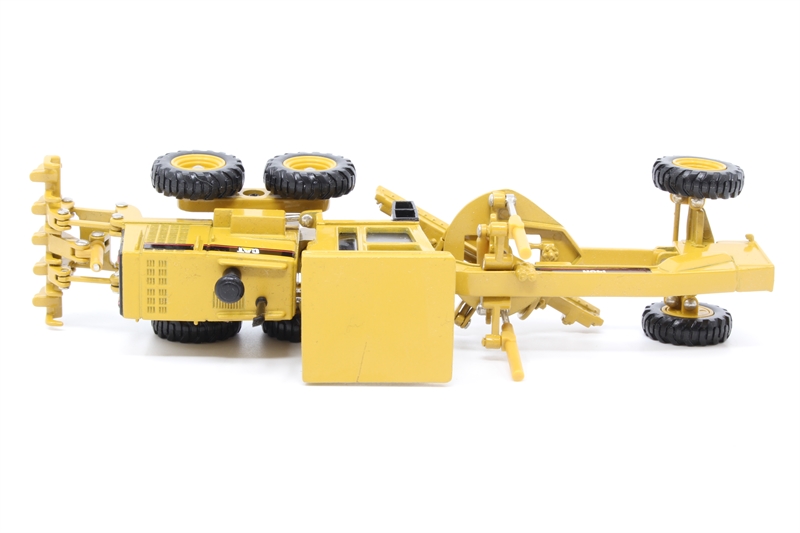 Norscot Scale Models 55030NCT CAT 140H motor grader