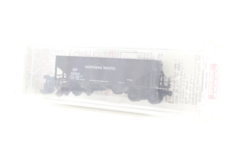 Micro-Trains 55080-70224 2-bay offset side open hopper of the Northern