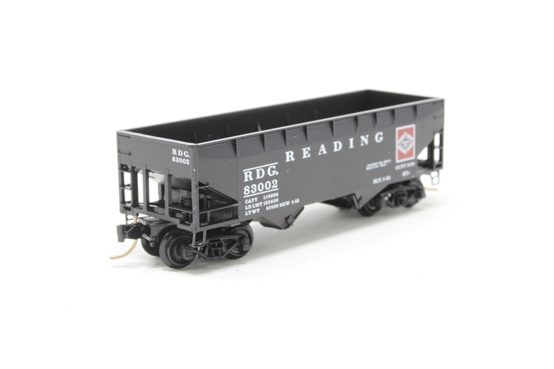 Micro-Trains 55310-83002 2-bay offset side open hopper of the Reading