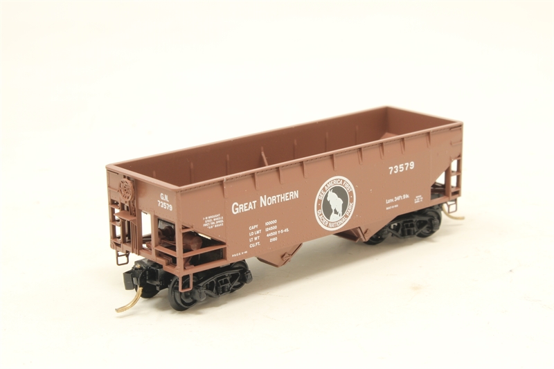 Micro-Trains 55420MIC 2-bay offset side open hopper of the Great Northern