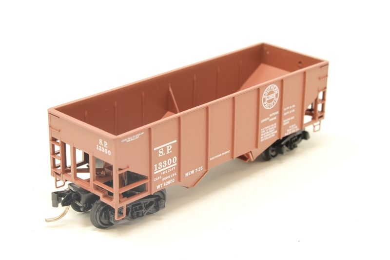 Micro-Trains 56250 2-bay ribbed side open hopper of the Southern Pacific