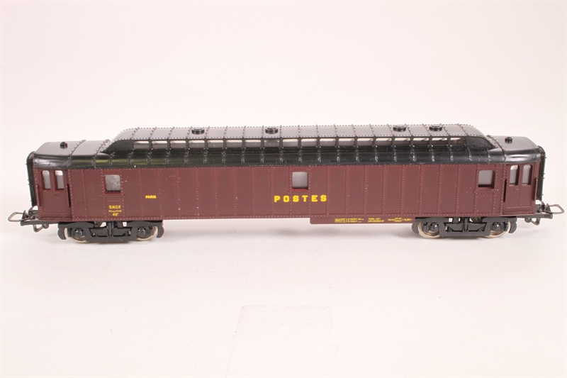 Jouef 5650Jouef 4-Axle Postal Wagon in SNCF Postes livery - Hattons