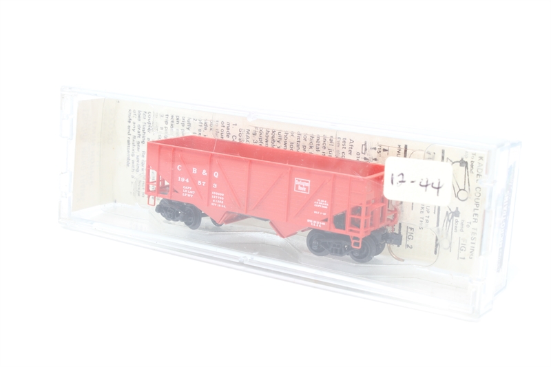 Micro-Trains 57020-194573 2-bay composite side open hopper of the