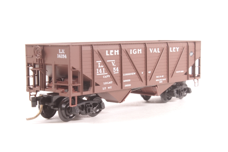 Micro-Trains 57030-14154 2-bay composite side open hopper of the Lehigh