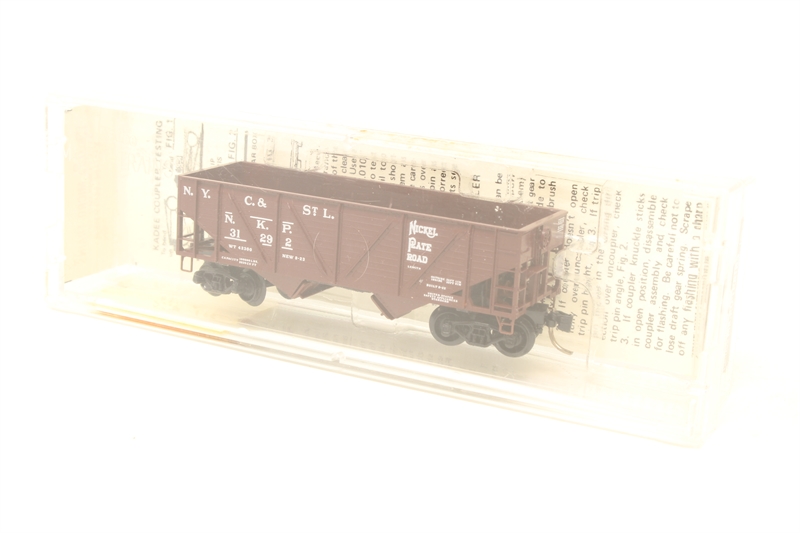 Micro-Trains 57050-31292 2-bay composite side open hopper - Hattons