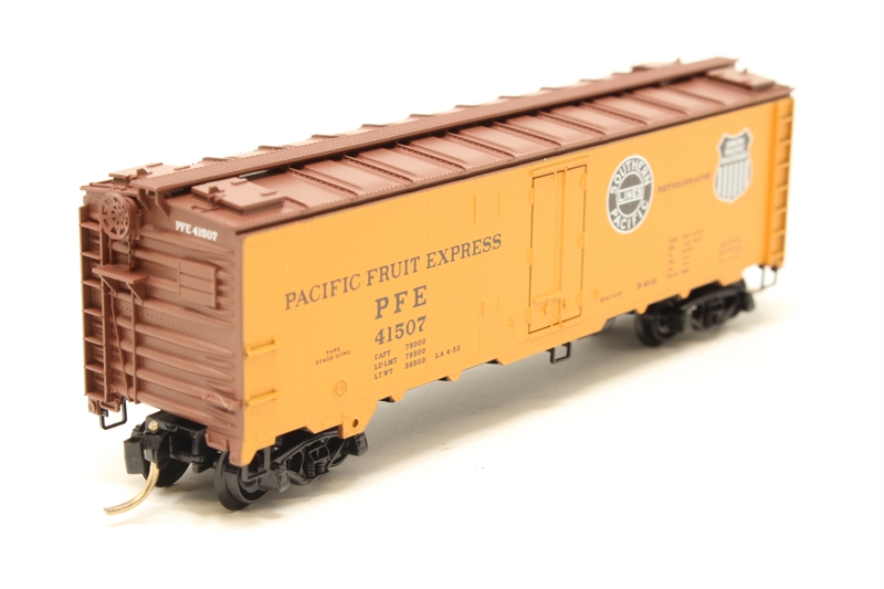 Micro-Trains 59520 40' steel ice with Preco Fans reefer of the Pacific ...