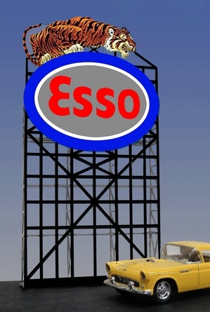 Miller Engineering 6072MLG Small Roadside Esso, Animated - Hattons