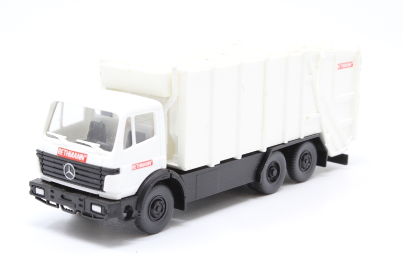 Wiking 6390430 Refuse collection lorry in white