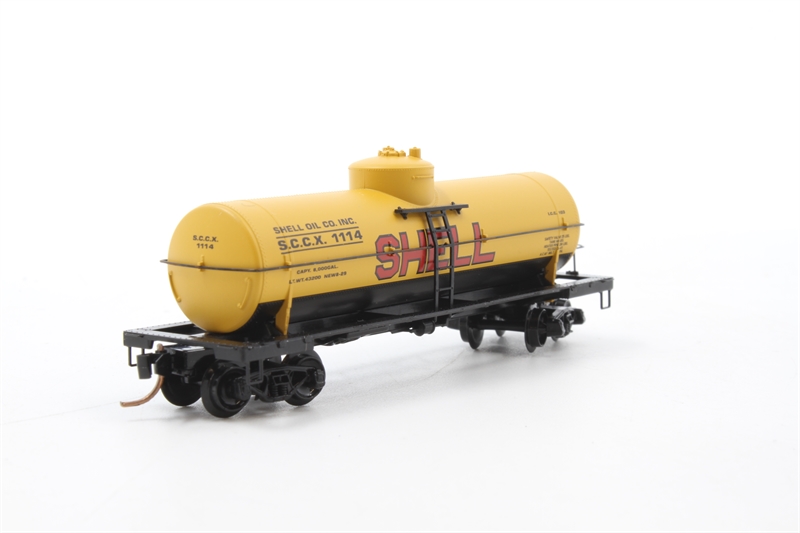 Micro-Trains 65090-1114 39' single dome tank car of the Shell Oil Company