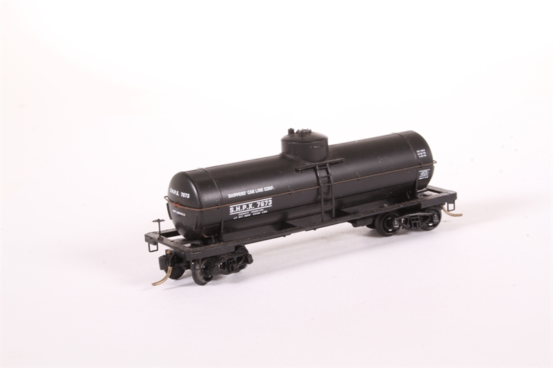 Micro-Trains 65170-7673 39' riveted single dome tank car - Hattons