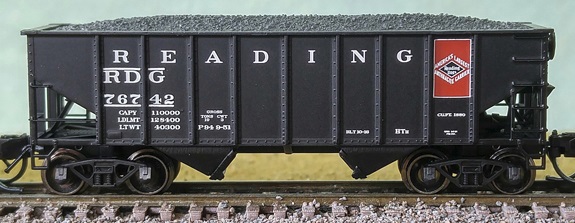 Bluford Shops 65171BLF 2-bay 8-panel open hopper of the Reading Railway