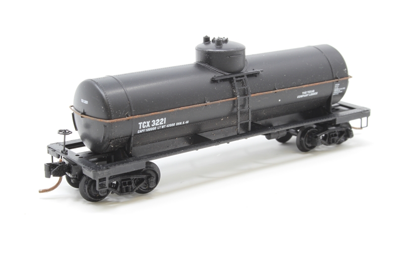 Micro-Trains 65250 39' riveted single dome tank car of Texaco - black